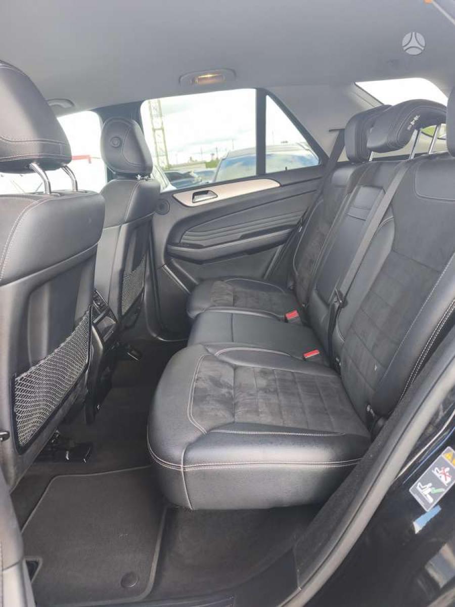 Melns Mercedes-Benz ML 350 2015 Viļņa, ar dzinēja tilpumu 3.00 L un nobraukumu 299 tūkst. km par 14750 €, foto 11 vietnē AUTOMOTO.COM.LV