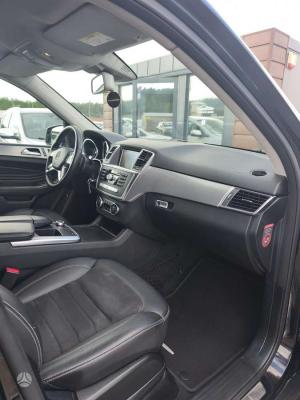 Melns Mercedes-Benz ML 350 2015 Viļņa, ar dzinēja tilpumu 3.00 L un nobraukumu 299 tūkst. km par 14750 €, foto 12 vietnē AUTOMOTO.COM.LV