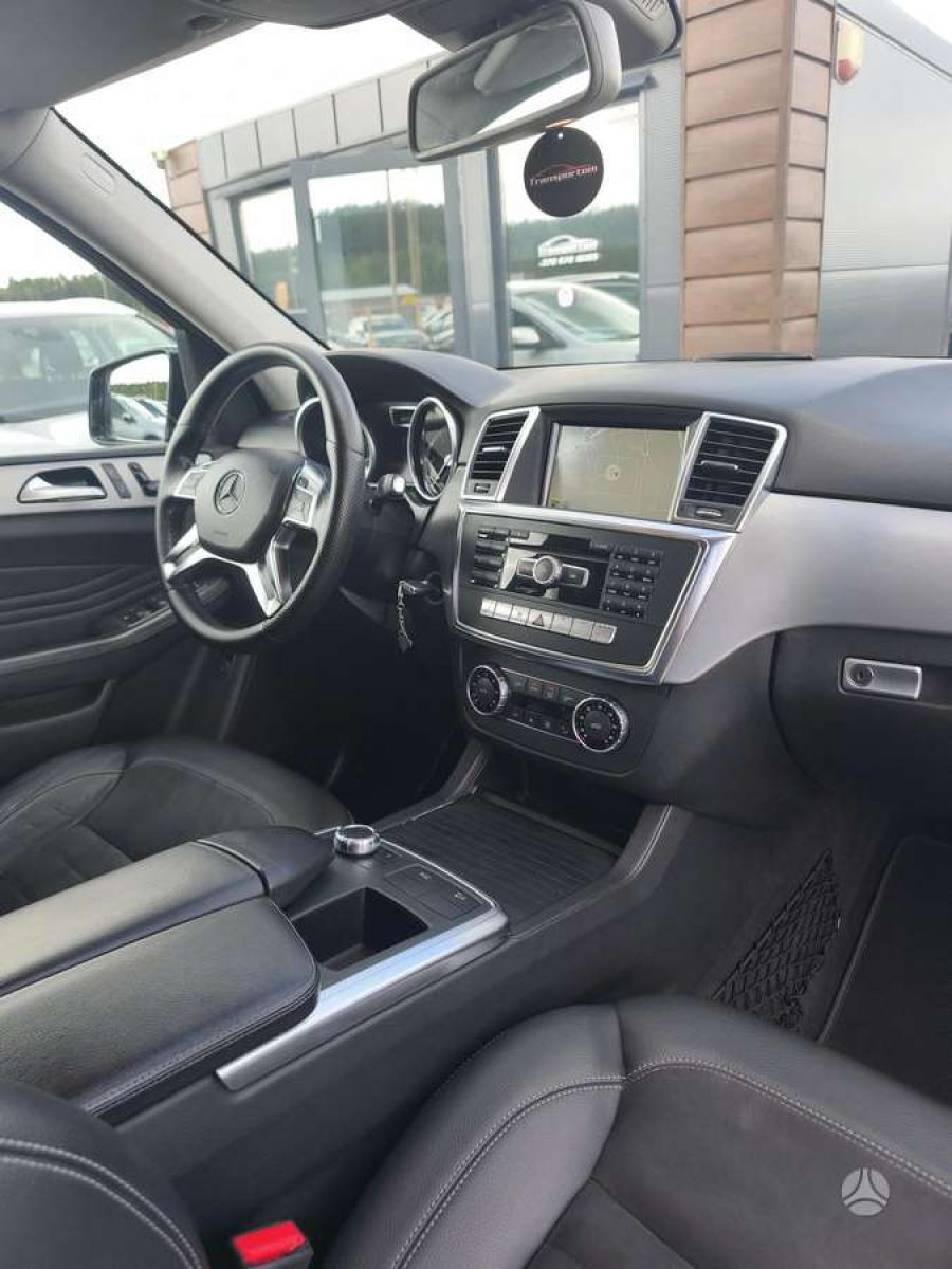 Melns Mercedes-Benz ML 350 2015 Viļņa, ar dzinēja tilpumu 3.00 L un nobraukumu 299 tūkst. km par 14750 €, foto 13 vietnē AUTOMOTO.COM.LV