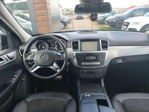 Melns Mercedes-Benz ML 350 2015 Viļņa, ar dzinēja tilpumu 3.00 L un nobraukumu 299 tūkst. km par 14750 €, foto 14 vietnē AUTOMOTO.COM.LV
