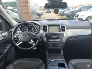 Melns Mercedes-Benz ML 350 2015 Viļņa, ar dzinēja tilpumu 3.00 L un nobraukumu 299 tūkst. km par 14750 €, foto 15 vietnē AUTOMOTO.COM.LV
