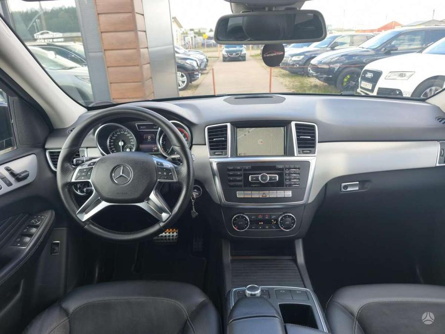 Melns Mercedes-Benz ML 350 2015 Viļņa, ar dzinēja tilpumu 3.00 L un nobraukumu 299 tūkst. km par 14750 €, foto 15 vietnē AUTOMOTO.COM.LV
