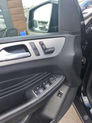 Melns Mercedes-Benz ML 350 2015 Viļņa, ar dzinēja tilpumu 3.00 L un nobraukumu 299 tūkst. km par 14750 €, foto 17 vietnē AUTOMOTO.COM.LV