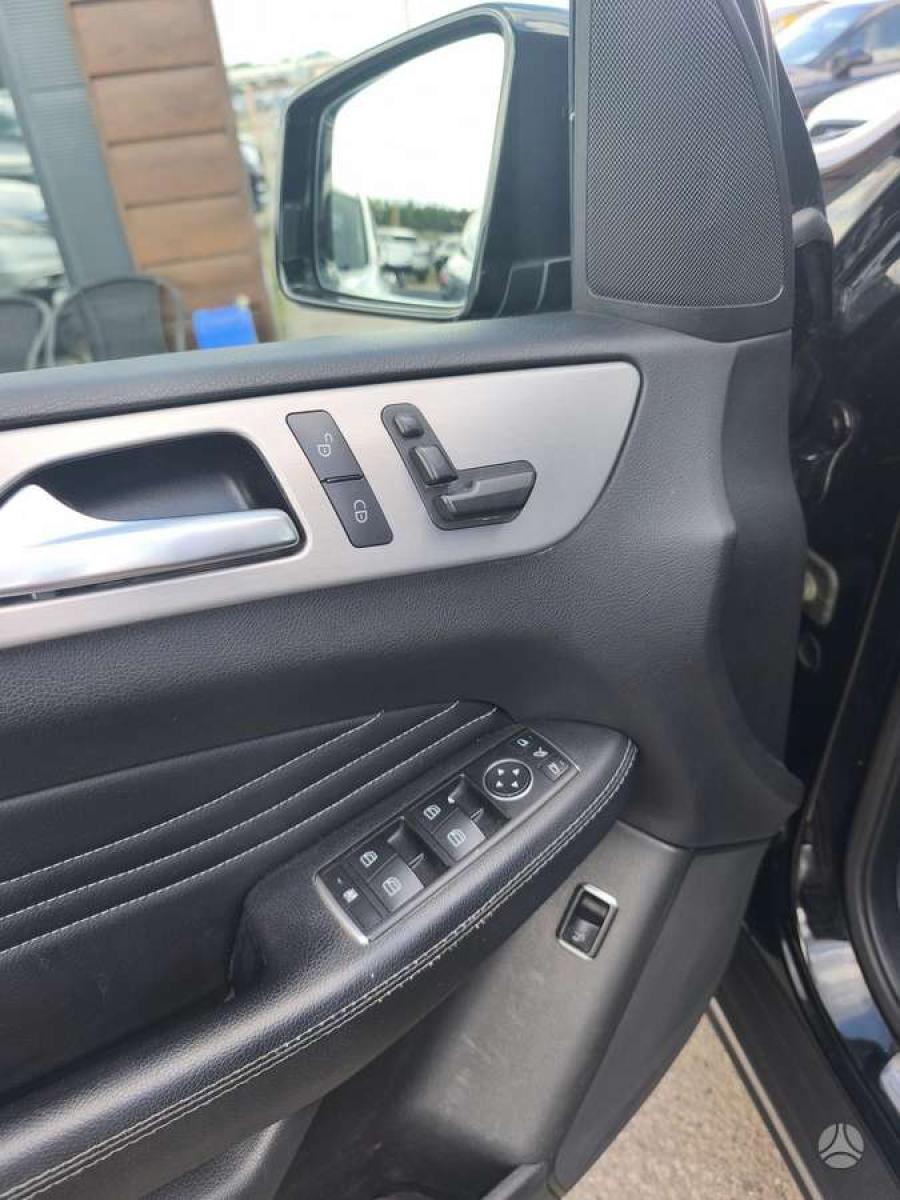 Melns Mercedes-Benz ML 350 2015 Viļņa, ar dzinēja tilpumu 3.00 L un nobraukumu 299 tūkst. km par 14750 €, foto 17 vietnē AUTOMOTO.COM.LV