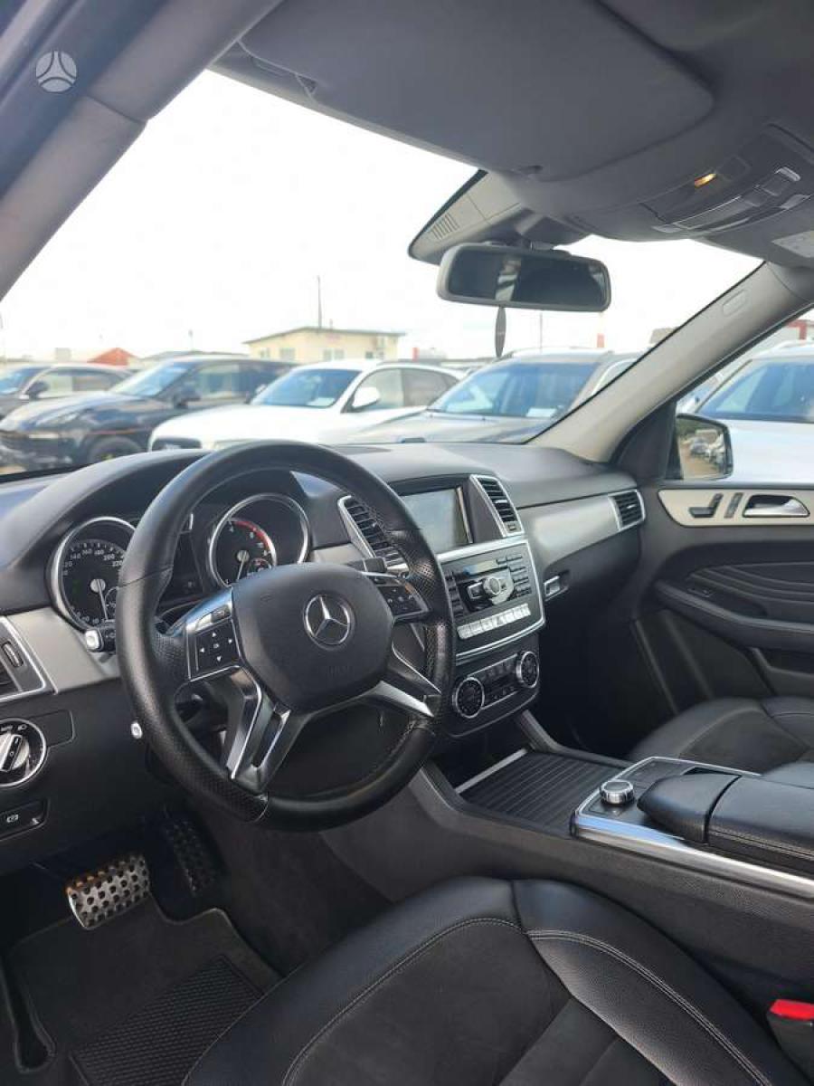 Melns Mercedes-Benz ML 350 2015 Viļņa, ar dzinēja tilpumu 3.00 L un nobraukumu 299 tūkst. km par 14750 €, foto 21 vietnē AUTOMOTO.COM.LV