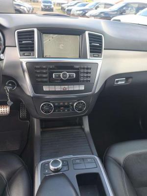 Melns Mercedes-Benz ML 350 2015 Viļņa, ar dzinēja tilpumu 3.00 L un nobraukumu 299 tūkst. km par 14750 €, foto 22 vietnē AUTOMOTO.COM.LV