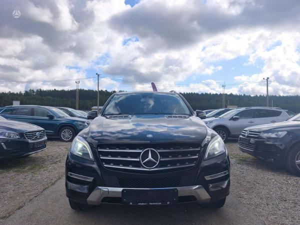 Мерседес МЛ 350 2015 в Вильнюс на AUTOMOTO.COM.LV Черный Мерседес МЛ 350 2015 в Вильнюс, объемом двигателя 3.00 л и пробегом 299 тыс. км за 14750 €, фото 3 на AUTOMOTO.COM.LV