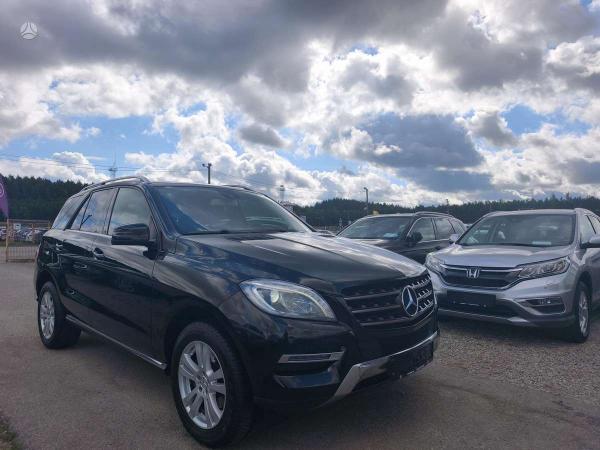Мерседес МЛ 350 2015 в Вильнюс на AUTOMOTO.COM.LV Черный Мерседес МЛ 350 2015 в Вильнюс, объемом двигателя 3.00 л и пробегом 299 тыс. км за 14750 €, фото 4 на AUTOMOTO.COM.LV