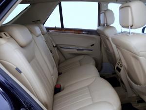 Zils Mercedes-Benz ML 350 2007 Tallina, ar dzinēja tilpumu 3.50 L un nobraukumu 234 tūkst. km par 1999 €, foto 15 vietnē AUTOMOTO.COM.LV