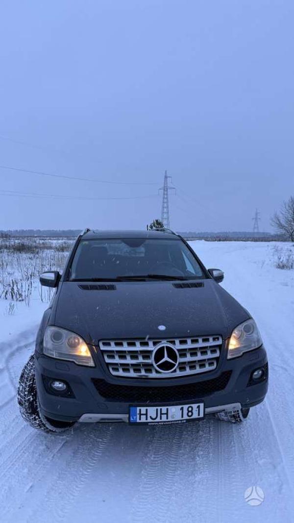 Zils Mercedes-Benz ML 350 2010 Viļņa, ar dzinēja tilpumu 2.99 L un nobraukumu 307 tūkst. km par 6100 €, foto 1 vietnē AUTOMOTO.COM.LV