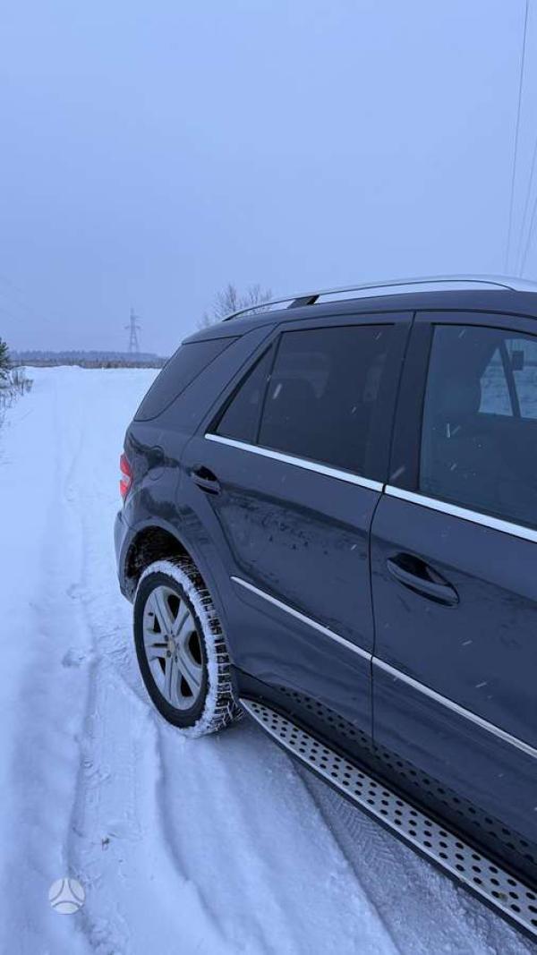 Zils Mercedes-Benz ML 350 2010 Viļņa, ar dzinēja tilpumu 2.99 L un nobraukumu 307 tūkst. km par 6100 €, foto 10 vietnē AUTOMOTO.COM.LV