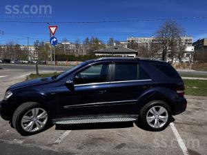 Blue Mercedes-Benz ML 350 2010 in Riga, with an engine capacity of 3.00 L and mileage of 275 thousand km for 9300 €, photo 3 on AUTOMOTO.COM.LV