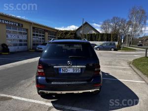 Blue Mercedes-Benz ML 350 2010 in Riga, with an engine capacity of 3.00 L and mileage of 275 thousand km for 9300 €, photo 4 on AUTOMOTO.COM.LV