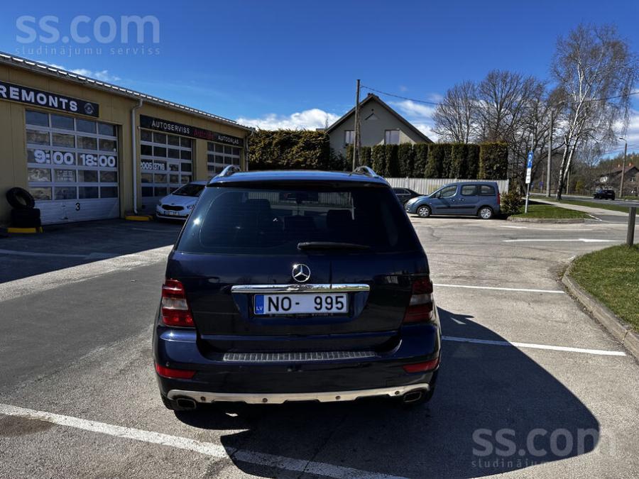 Blue Mercedes-Benz ML 350 2010 in Riga, with an engine capacity of 3.00 L and mileage of 275 thousand km for 9300 €, photo 4 on AUTOMOTO.COM.LV