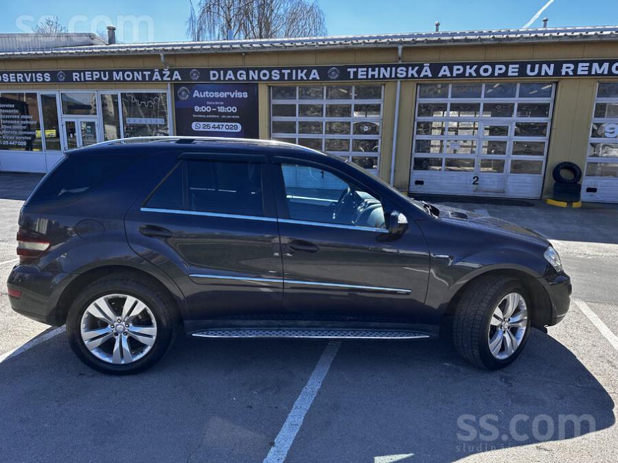 Blue Mercedes-Benz ML 350 2010 in Riga, with an engine capacity of 3.00 L and mileage of 275 thousand km for 9300 €, photo 5 on AUTOMOTO.COM.LV