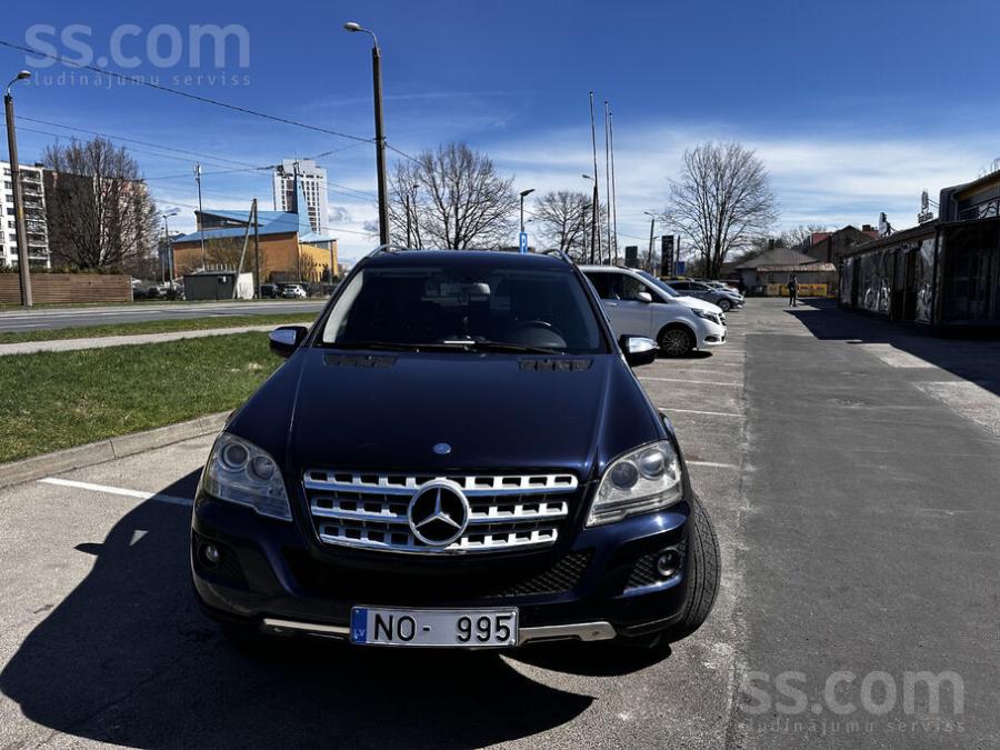 Blue Mercedes-Benz ML 350 2010 in Riga, with an engine capacity of 3.00 L and mileage of 275 thousand km for 9300 €, photo 6 on AUTOMOTO.COM.LV