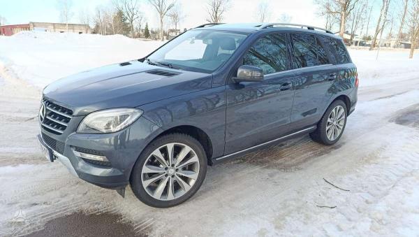 Zils Mercedes-Benz ML 350 2012 Tauragė, ar dzinēja tilpumu 3.00 L un nobraukumu 260 tūkst. km par 13900 €, foto 2 vietnē AUTOMOTO.COM.LV