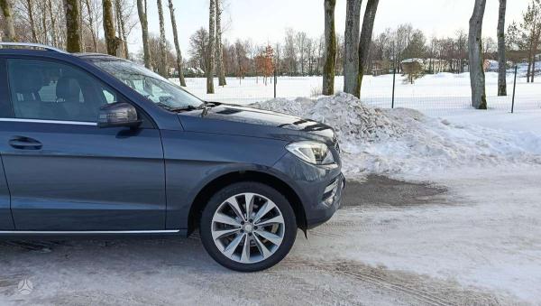 Zils Mercedes-Benz ML 350 2012 Tauragė, ar dzinēja tilpumu 3.00 L un nobraukumu 260 tūkst. km par 13900 €, foto 4 vietnē AUTOMOTO.COM.LV