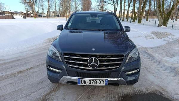 Zils Mercedes-Benz ML 350 2012 Tauragė, ar dzinēja tilpumu 3.00 L un nobraukumu 260 tūkst. km par 13900 €, foto 6 vietnē AUTOMOTO.COM.LV