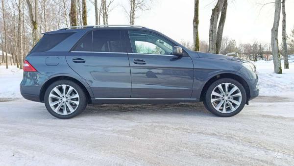 Zils Mercedes-Benz ML 350 2012 Tauragė, ar dzinēja tilpumu 3.00 L un nobraukumu 260 tūkst. km par 13900 €, foto 7 vietnē AUTOMOTO.COM.LV