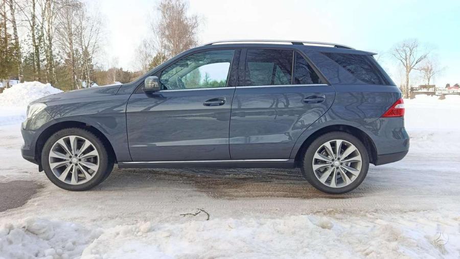 Zils Mercedes-Benz ML 350 2012 Tauragė, ar dzinēja tilpumu 3.00 L un nobraukumu 260 tūkst. km par 13900 €, foto 8 vietnē AUTOMOTO.COM.LV