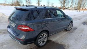 Zils Mercedes-Benz ML 350 2012 Tauragė, ar dzinēja tilpumu 3.00 L un nobraukumu 260 tūkst. km par 13900 €, foto 10 vietnē AUTOMOTO.COM.LV