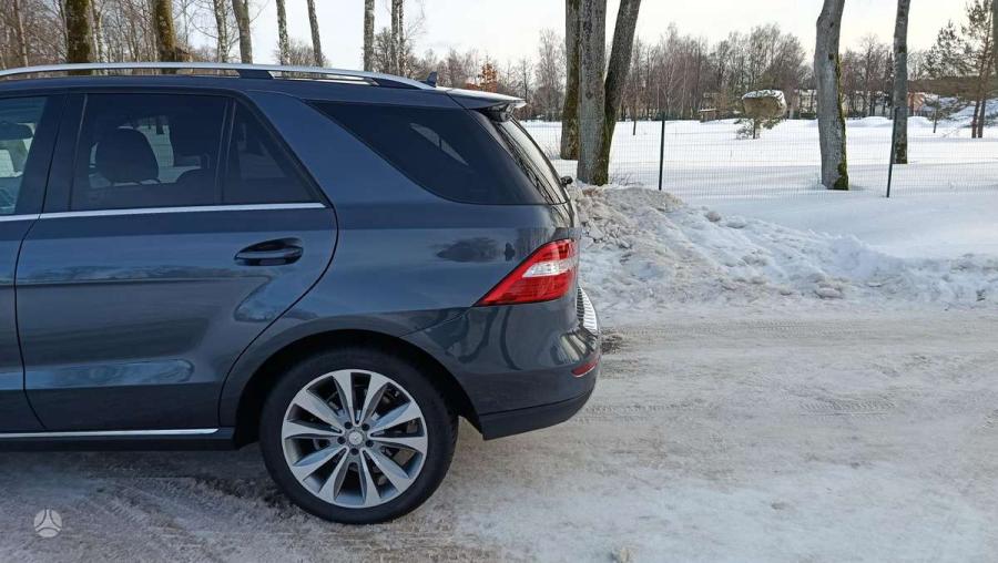 Zils Mercedes-Benz ML 350 2012 Tauragė, ar dzinēja tilpumu 3.00 L un nobraukumu 260 tūkst. km par 13900 €, foto 15 vietnē AUTOMOTO.COM.LV