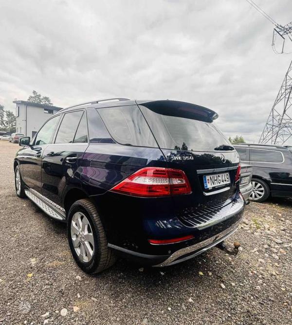 Blue Mercedes-Benz ML 350 2012 in Vilnius, with an engine capacity of 2.99 L and mileage of 322 thousand km for 6900 €, photo 4 on AUTOMOTO.COM.LV
