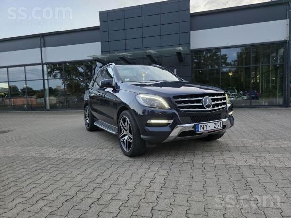Zils Mercedes-Benz ML 350 2013 Jelgava, ar dzinēja tilpumu 3.00 L un nobraukumu 259 tūkst. km par 15800 €, foto 2 vietnē AUTOMOTO.COM.LV
