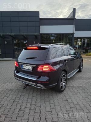 Blue Mercedes-Benz ML 350 2013 in Jelgava, with an engine capacity of 3.00 L and mileage of 259 thousand km for 15800 €, photo 4 on AUTOMOTO.COM.LV