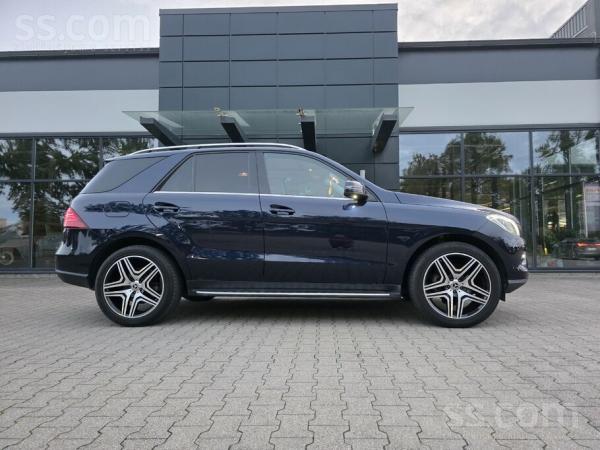 Zils Mercedes-Benz ML 350 2013 Jelgava, ar dzinēja tilpumu 3.00 L un nobraukumu 259 tūkst. km par 15800 €, foto 7 vietnē AUTOMOTO.COM.LV