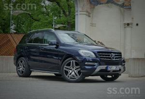 Zils Mercedes-Benz ML 350 2013 Jelgava, ar dzinēja tilpumu 3.00 L un nobraukumu 264 tūkst. km par 12490 €, foto  vietnē AUTOMOTO.COM.LV