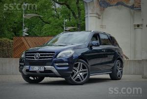Синий Мерседес МЛ 350 2013 в Елгава, объемом двигателя 3.00 л и пробегом 264 тыс. км за 12490 €, фото 4 на AUTOMOTO.COM.LV
