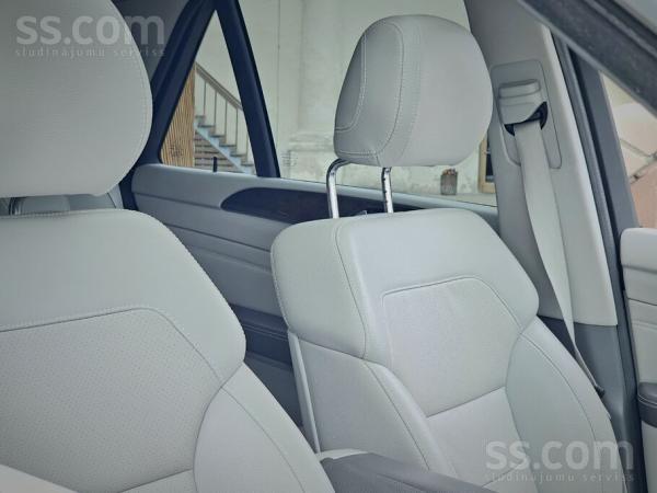 Синий Мерседес МЛ 350 2013 в Елгава, объемом двигателя 3.00 л и пробегом 264 тыс. км за 12490 €, фото 9 на AUTOMOTO.COM.LV