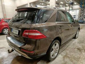 Brown Mercedes-Benz ML 350 2012 in Vilnius, with an engine capacity of 2.99 L and mileage of 286 thousand km for 9800 €, photo 3 on AUTOMOTO.COM.LV