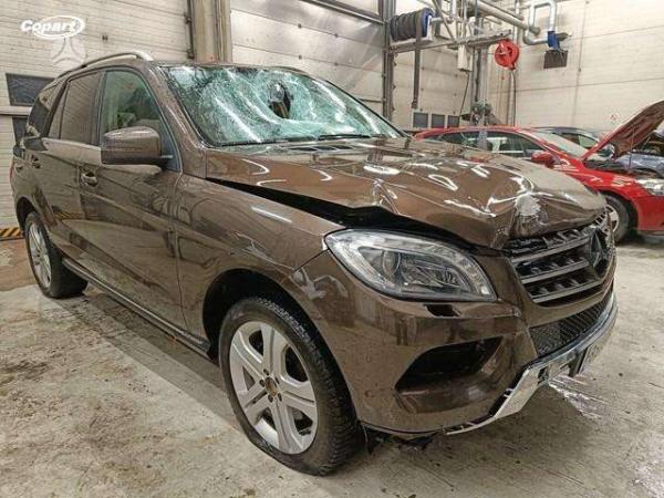 Brown Mercedes-Benz ML 350 2012 in Vilnius, with an engine capacity of 2.99 L and mileage of 286 thousand km for 9800 €, photo 4 on AUTOMOTO.COM.LV