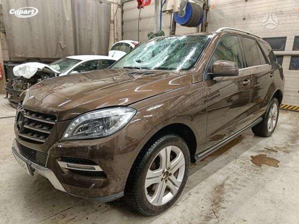 Brown Mercedes-Benz ML 350 2012 in Vilnius, with an engine capacity of 2.99 L and mileage of 286 thousand km for 9800 €, photo 5 on AUTOMOTO.COM.LV