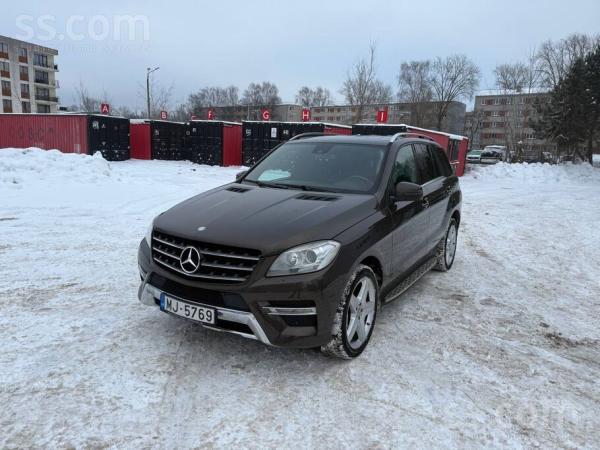Brown Mercedes-Benz ML 350 2012 in Riga, with an engine capacity of 3.00 L and mileage of 320 thousand km for 13500 €, photo 1 on AUTOMOTO.COM.LV