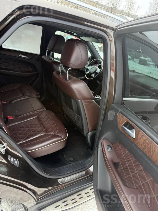 Brown Mercedes-Benz ML 350 2012 in Riga, with an engine capacity of 3.00 L and mileage of 320 thousand km for 13500 €, photo 10 on AUTOMOTO.COM.LV