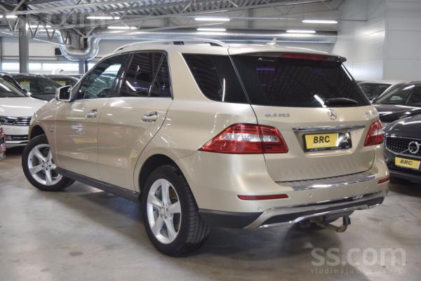 Brown Mercedes-Benz ML 350 2012 in Riga, with an engine capacity of 3.00 L and mileage of 318 thousand km for 11900 €, photo 2 on AUTOMOTO.COM.LV