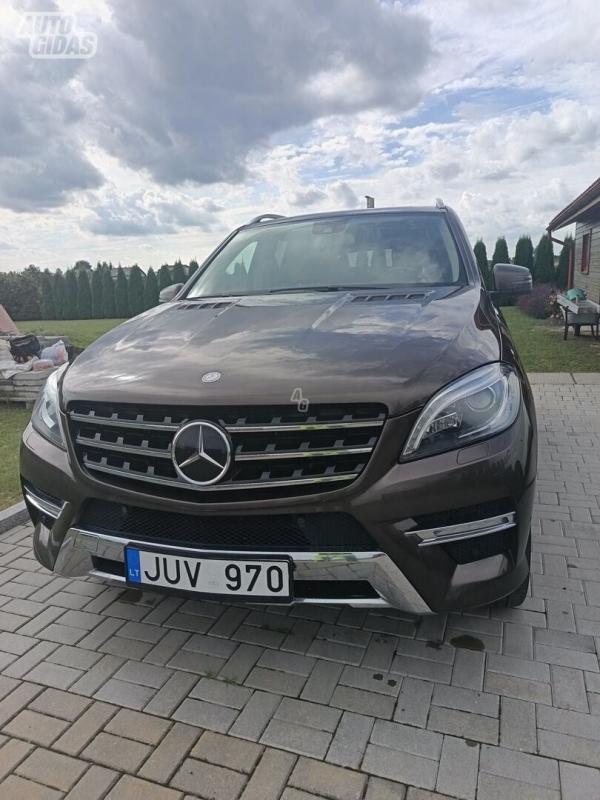 Brown Mercedes-Benz ML 350 2012 in Kaunas, with an engine capacity of 3.00 L and mileage of 247 thousand km for 13800 €, photo 3 on AUTOMOTO.COM.LV