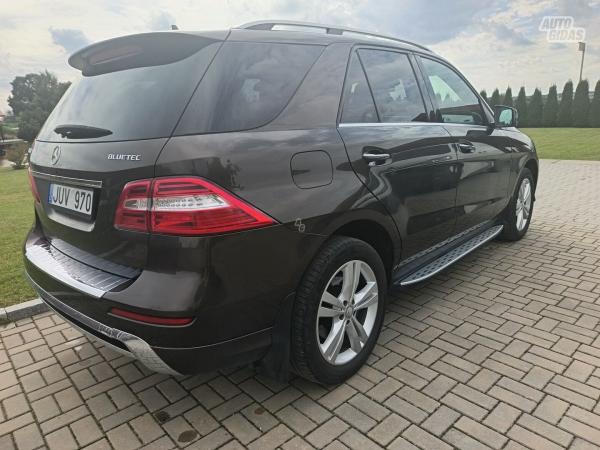 Brown Mercedes-Benz ML 350 2012 in Kaunas, with an engine capacity of 3.00 L and mileage of 247 thousand km for 13800 €, photo 5 on AUTOMOTO.COM.LV