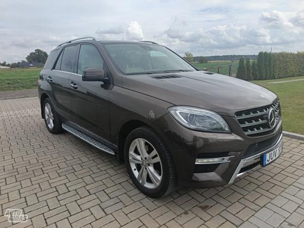 Brown Mercedes-Benz ML 350 2012 in Kaunas, with an engine capacity of 3.00 L and mileage of 247 thousand km for 13800 €, photo 6 on AUTOMOTO.COM.LV