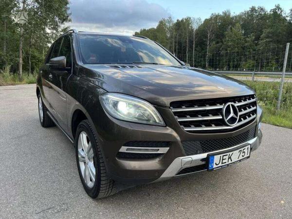 Brūns Mercedes-Benz ML 350 2013 Kauņa, ar dzinēja tilpumu 3.50 L un nobraukumu 293 tūkst. km par 13200 €, foto 1 vietnē AUTOMOTO.COM.LV