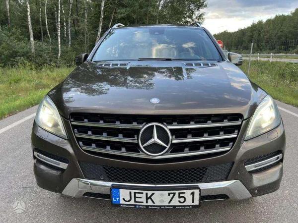 Brūns Mercedes-Benz ML 350 2013 Kauņa, ar dzinēja tilpumu 3.50 L un nobraukumu 293 tūkst. km par 13200 €, foto 2 vietnē AUTOMOTO.COM.LV