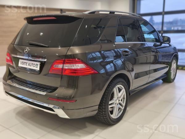 Brūns Mercedes-Benz ML 350 2013 Rīga, ar dzinēja tilpumu 3.00 L un nobraukumu 217 tūkst. km par 17490 €, foto 4 vietnē AUTOMOTO.COM.LV