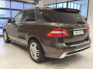 Brūns Mercedes-Benz ML 350 2013 Rīga, ar dzinēja tilpumu 3.00 L un nobraukumu 217 tūkst. km par 17490 €, foto 6 vietnē AUTOMOTO.COM.LV