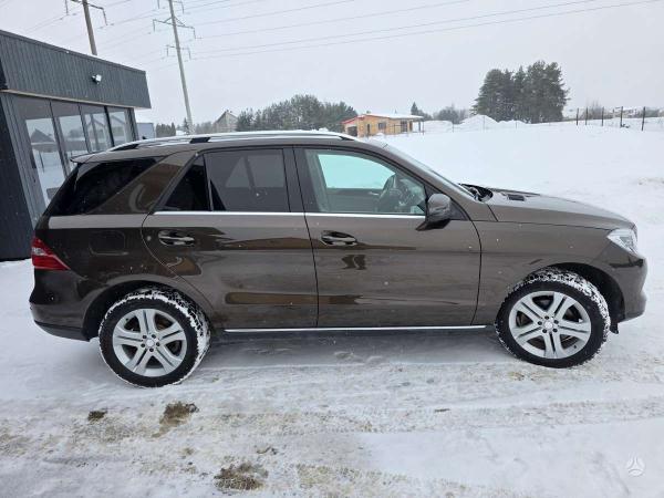 Brūns Mercedes-Benz ML 350 2013 Viļņa, ar dzinēja tilpumu 2.99 L un nobraukumu 280 tūkst. km par 13450 €, foto 4 vietnē AUTOMOTO.COM.LV