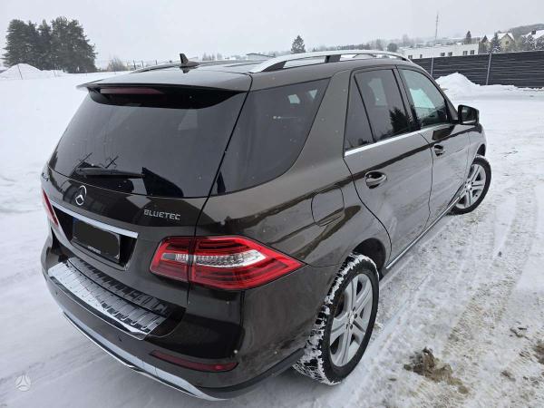 Brūns Mercedes-Benz ML 350 2013 Viļņa, ar dzinēja tilpumu 2.99 L un nobraukumu 281 tūkst. km par 13400 €, foto 5 vietnē AUTOMOTO.COM.LV