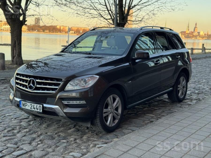 Brūns Mercedes-Benz ML 350 2013 Rīga, ar dzinēja tilpumu 3.00 L un nobraukumu 211 tūkst. km par 16500 €, foto 1 vietnē AUTOMOTO.COM.LV